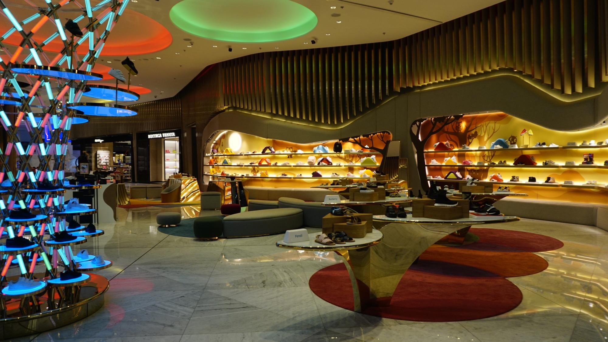 Level Shoes Dubai Mall Casambi
